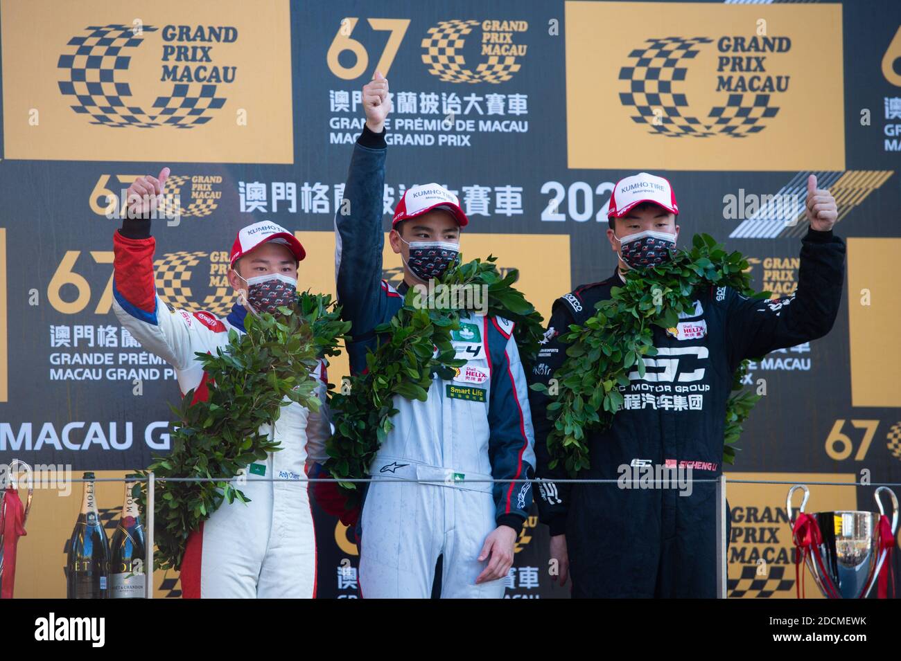 Macau, China. 22nd Nov, 2020. Smartlife Racing team driver Leong Hon ...