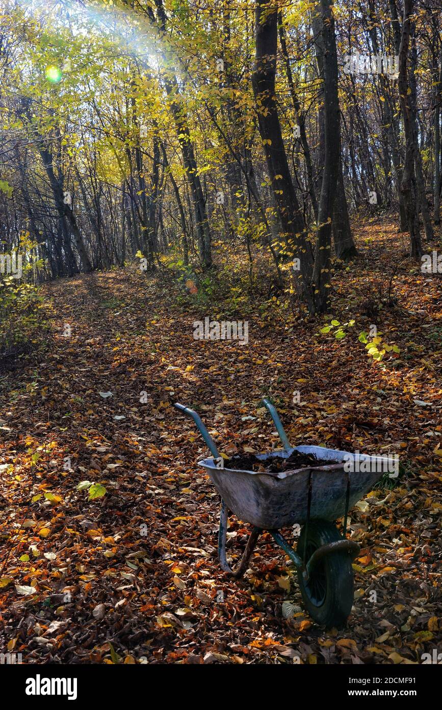 Wheelbarrow landscapes hi-res stock photography and images - Alamy