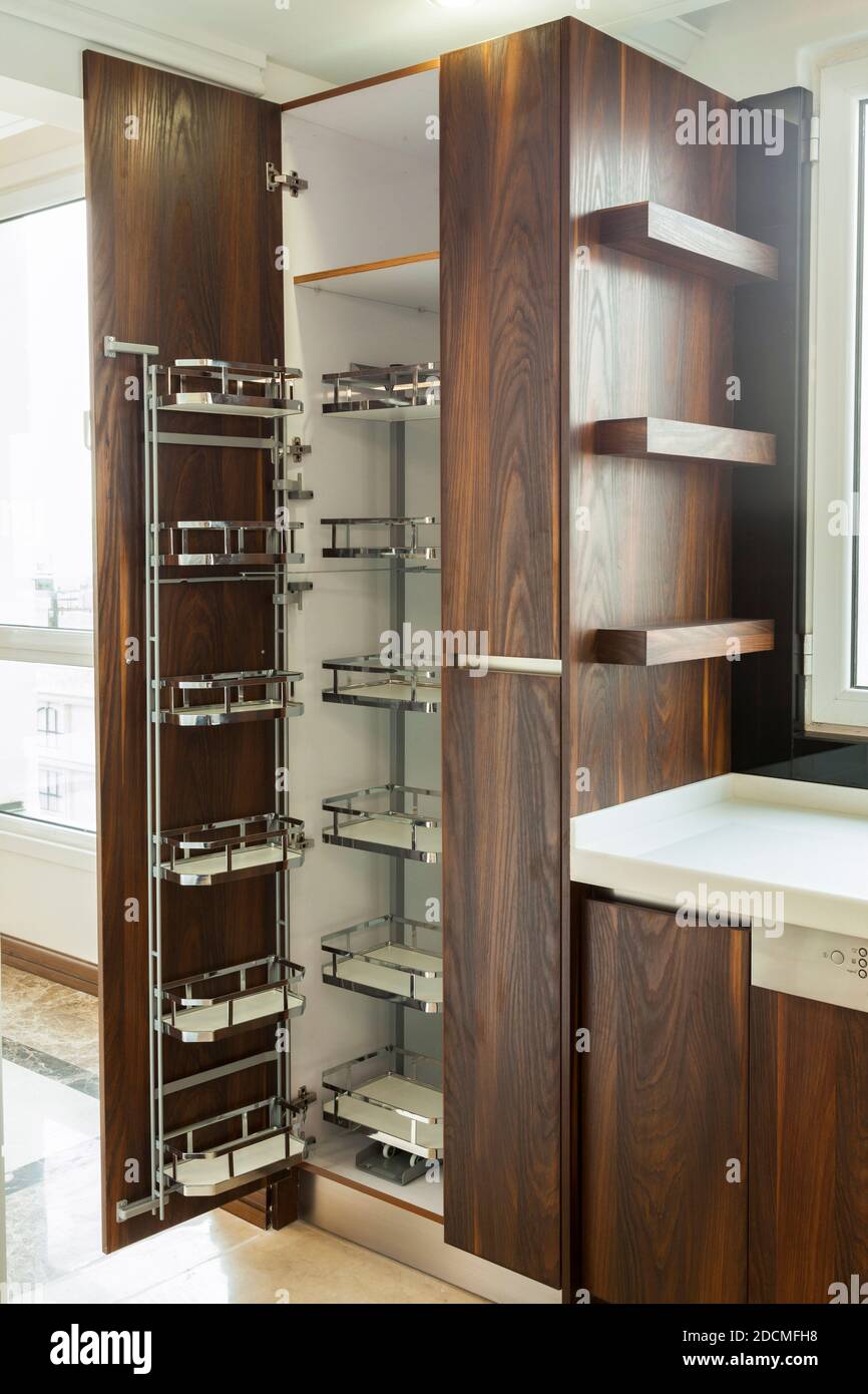 Organized kitchen cabinets drawers hi-res stock photography and images ...