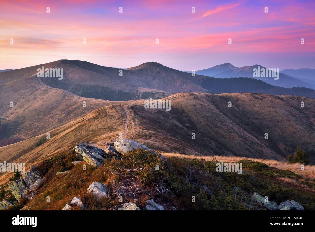 Sunbeam in alpine landscape hi-res stock photography and images - Alamy