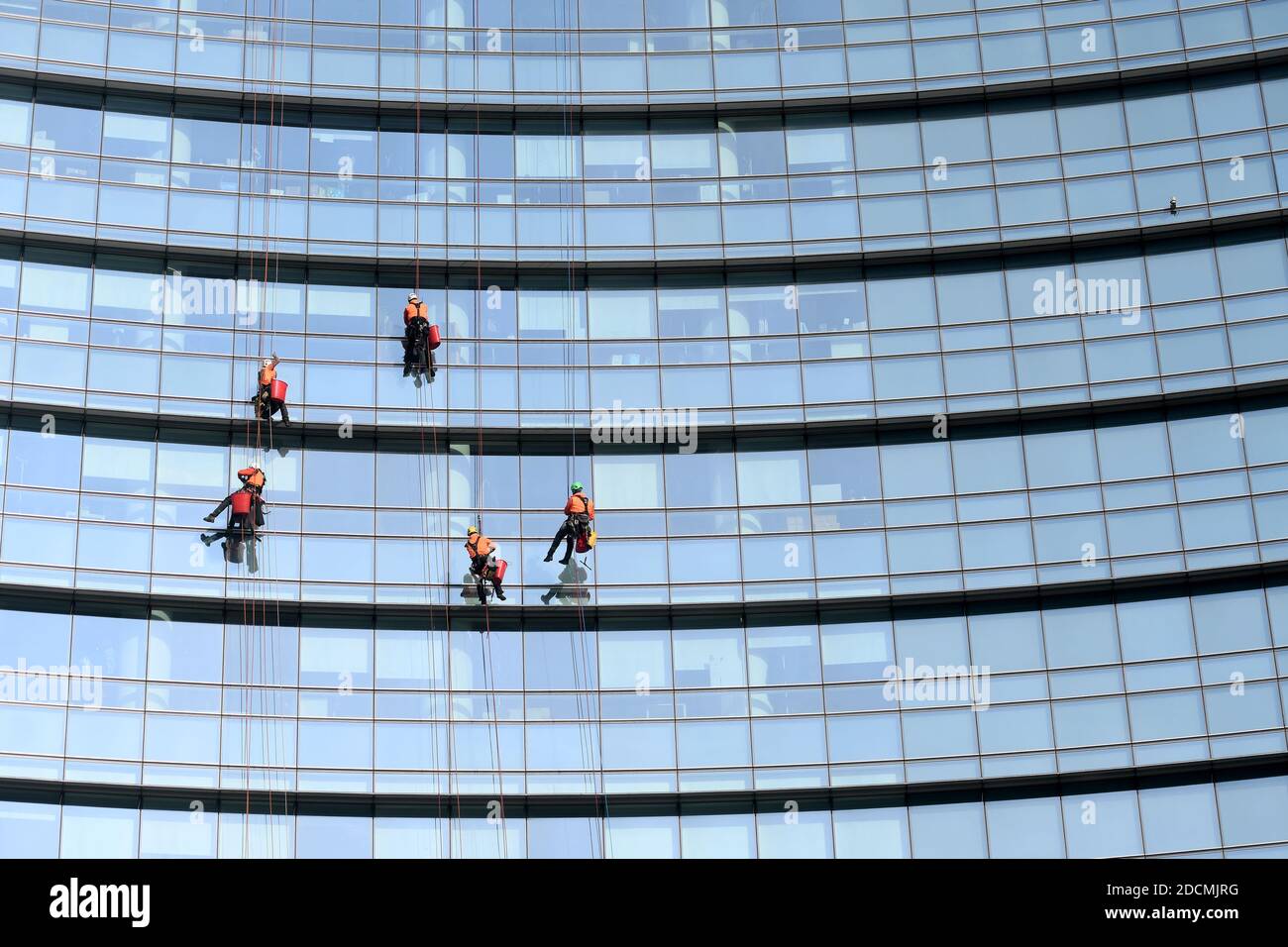 Skyscraper repair hi-res stock photography and images - Alamy