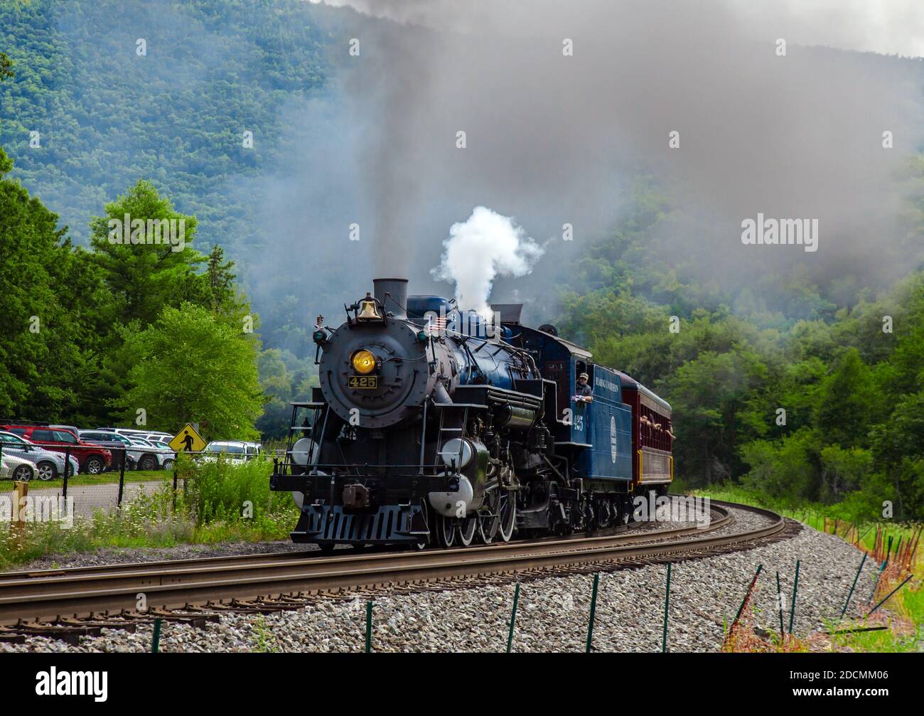 Reading Blue Mountain & Northern Railroad 425 excursion run through Lehigh Gorge State Partk ...