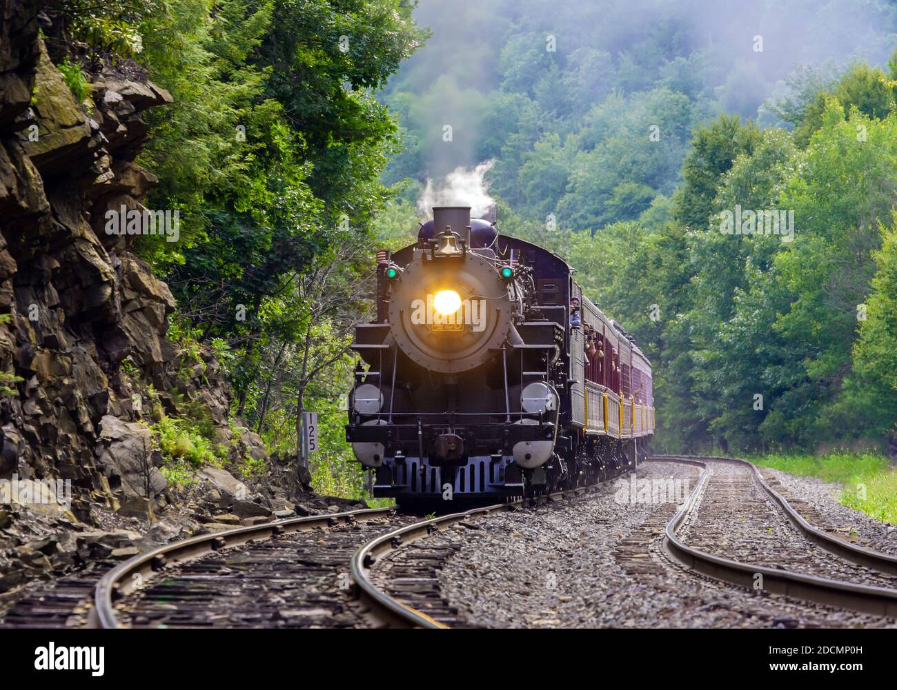 Reading Blue Mountain & Northern Railroad 425 excursion run through ...