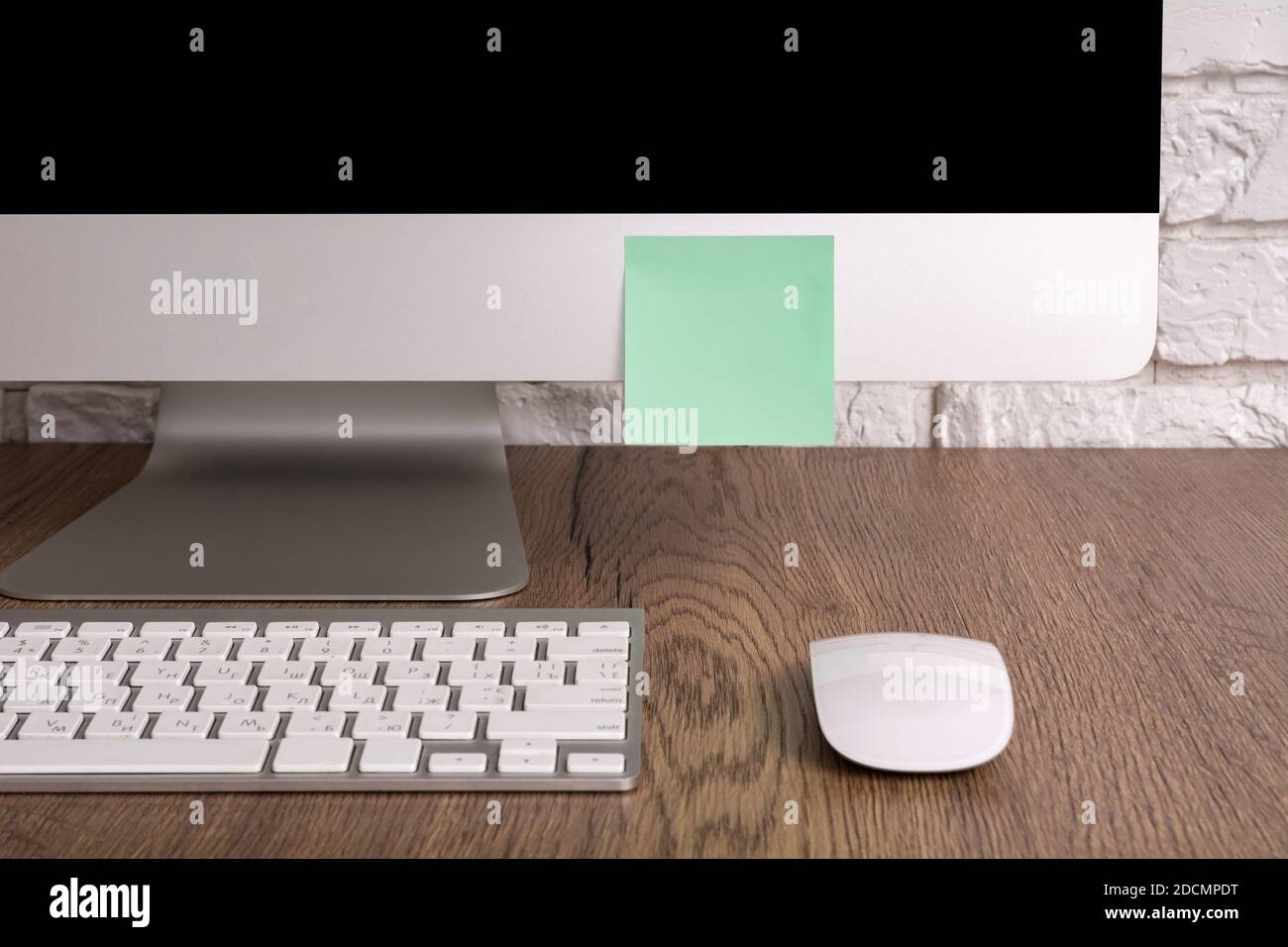 Computer with a sticker. Concept about event reminder Stock Photo - Alamy