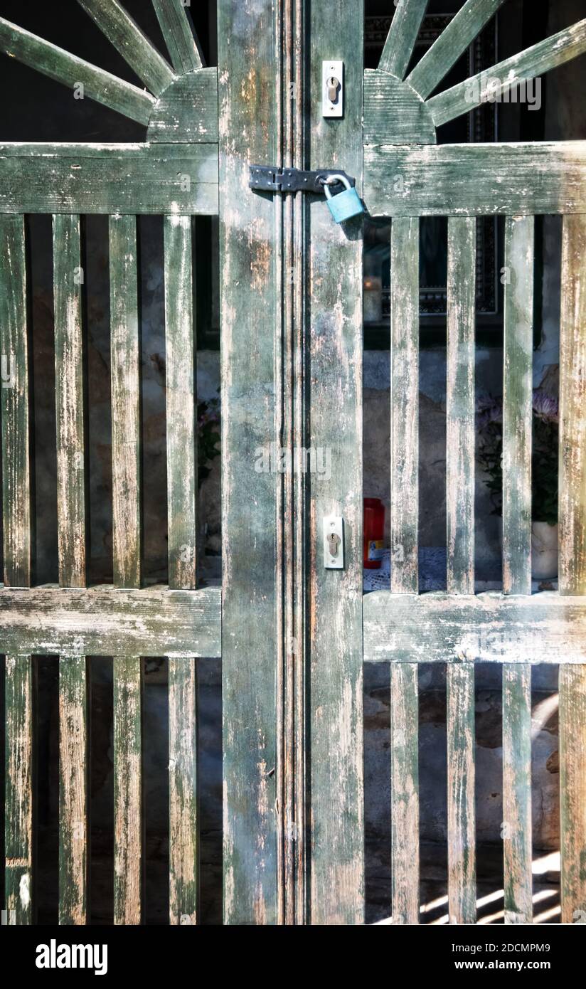 Back door drop hi-res stock photography and images - Alamy