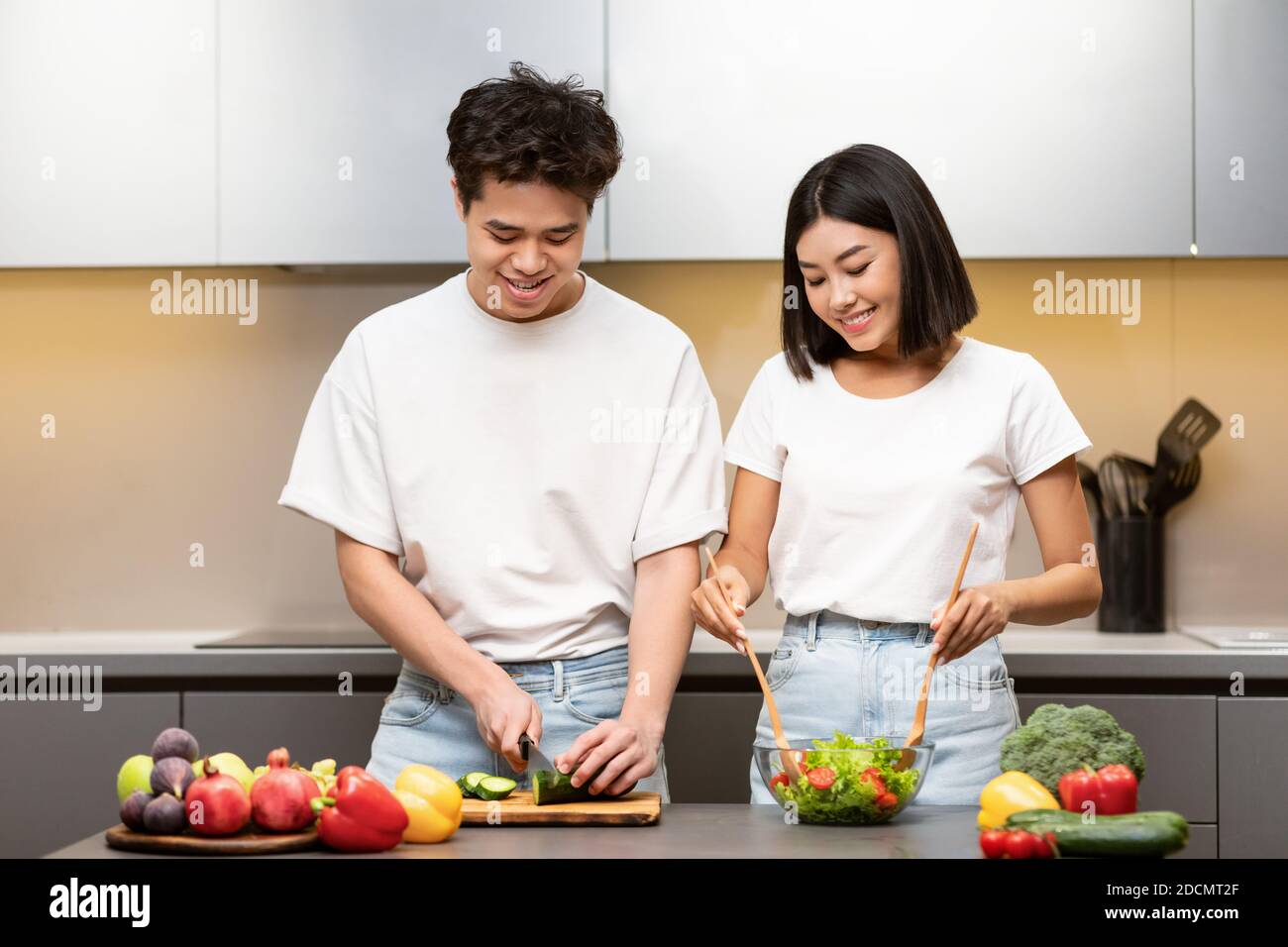 Chinese family meal hi-res stock photography and images - Alamy