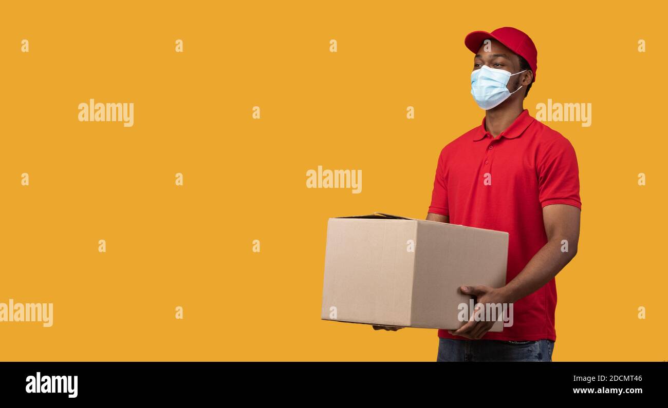Man cardboard box mask hi-res stock photography and images - Alamy