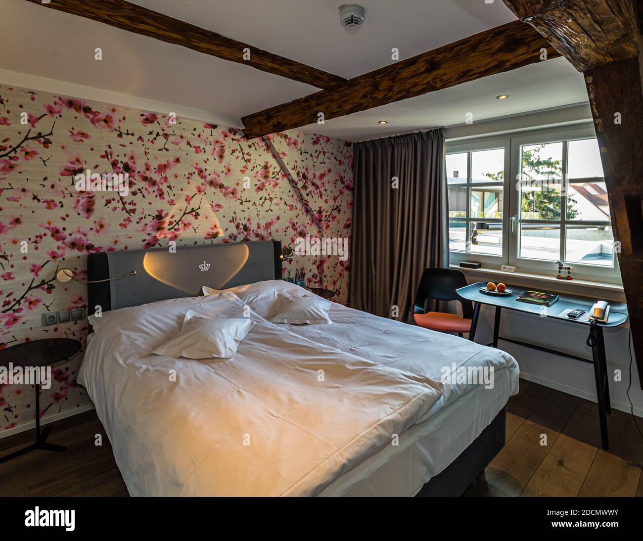 Eames young hi-res stock photography and images - Alamy