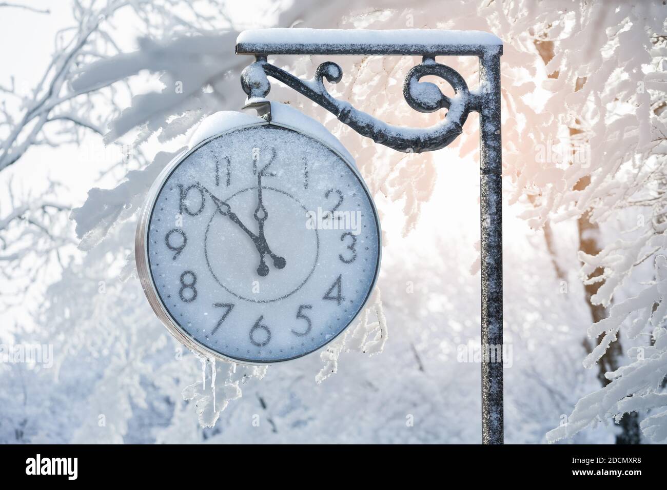 New clock hi-res stock photography and images - Alamy