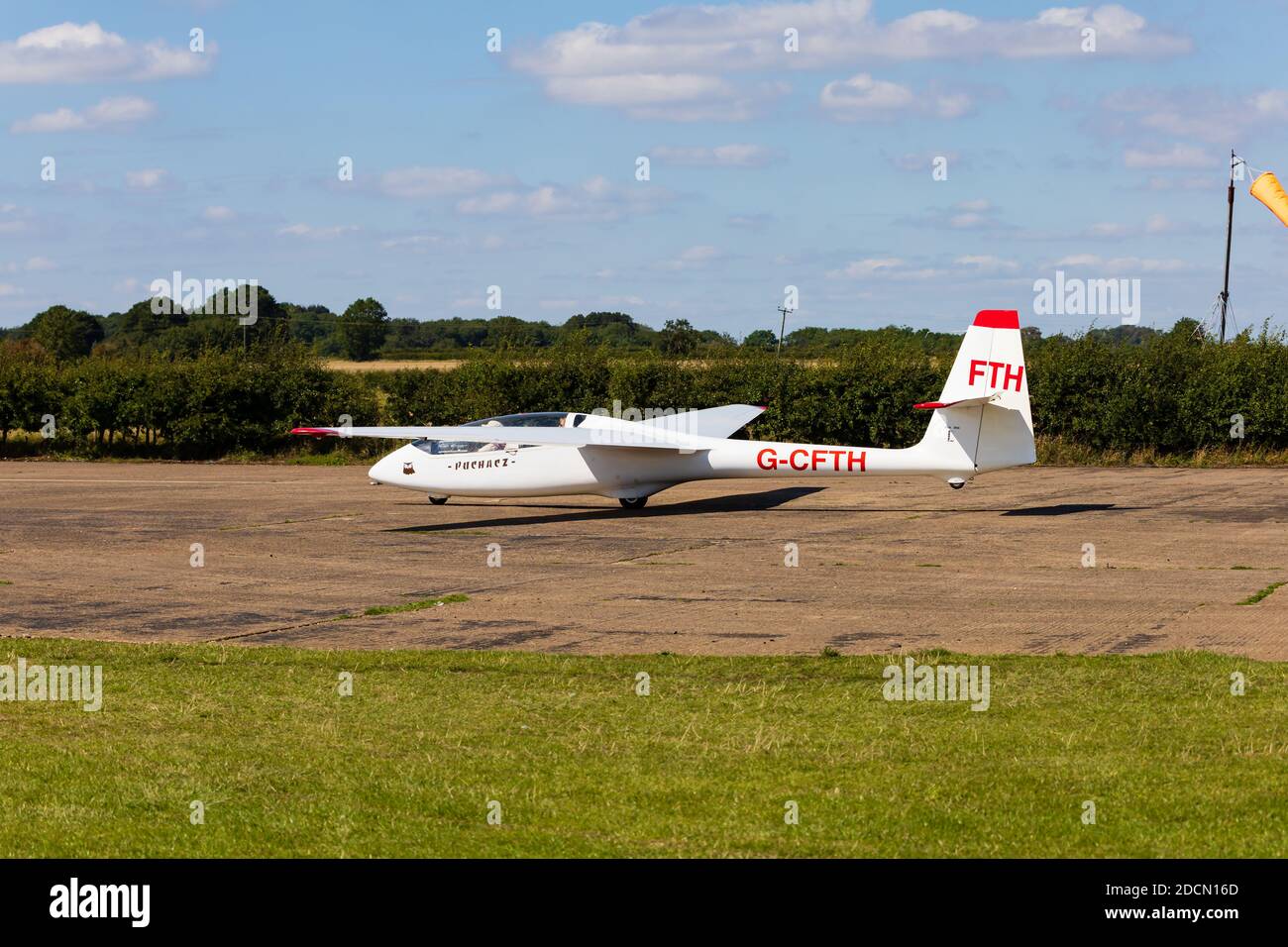 SZD Puchacz starting aerotow at Glider at Buckminster Gliding Club ...