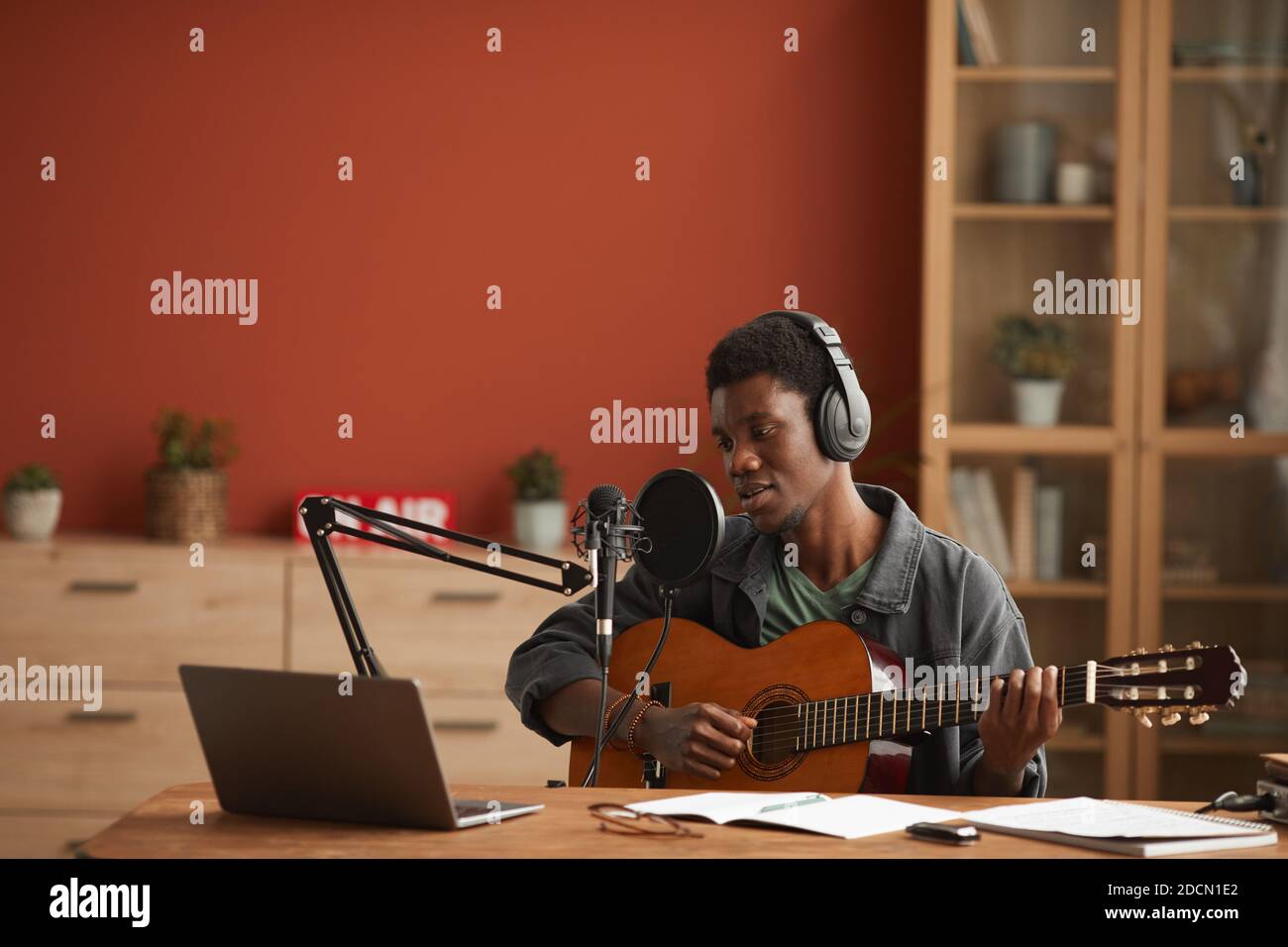 Artist using laptop man studio hi-res stock photography and images - Alamy