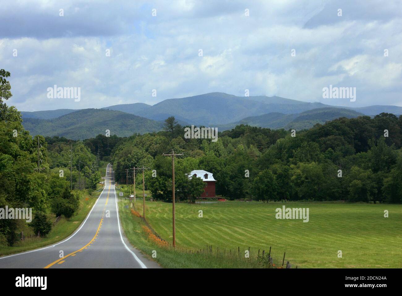 Blue ridge mountains virginia road hi-res stock photography and images ...