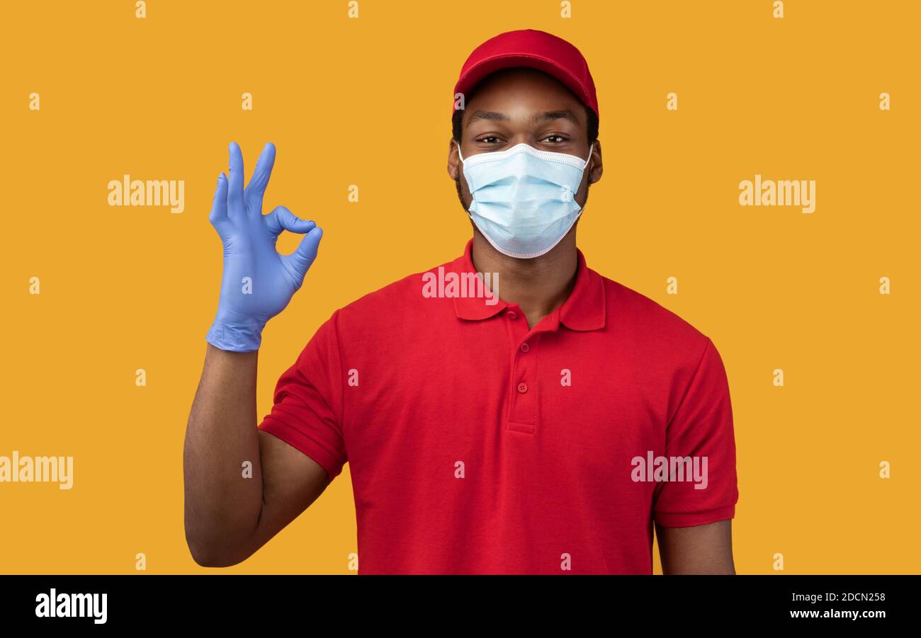 Delivery man with mask hi-res stock photography and images - Alamy
