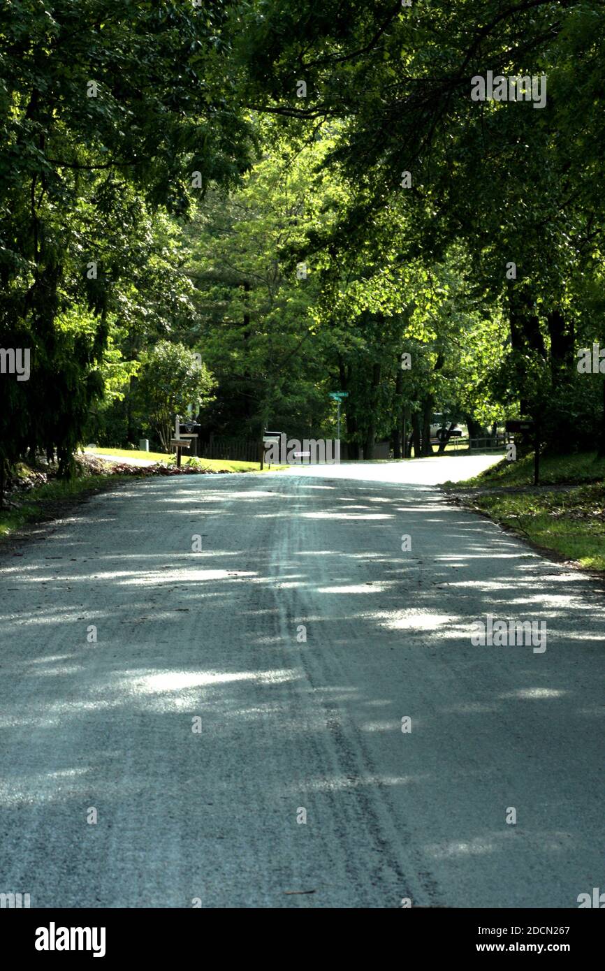 Neighborhood road hi-res stock photography and images - Alamy