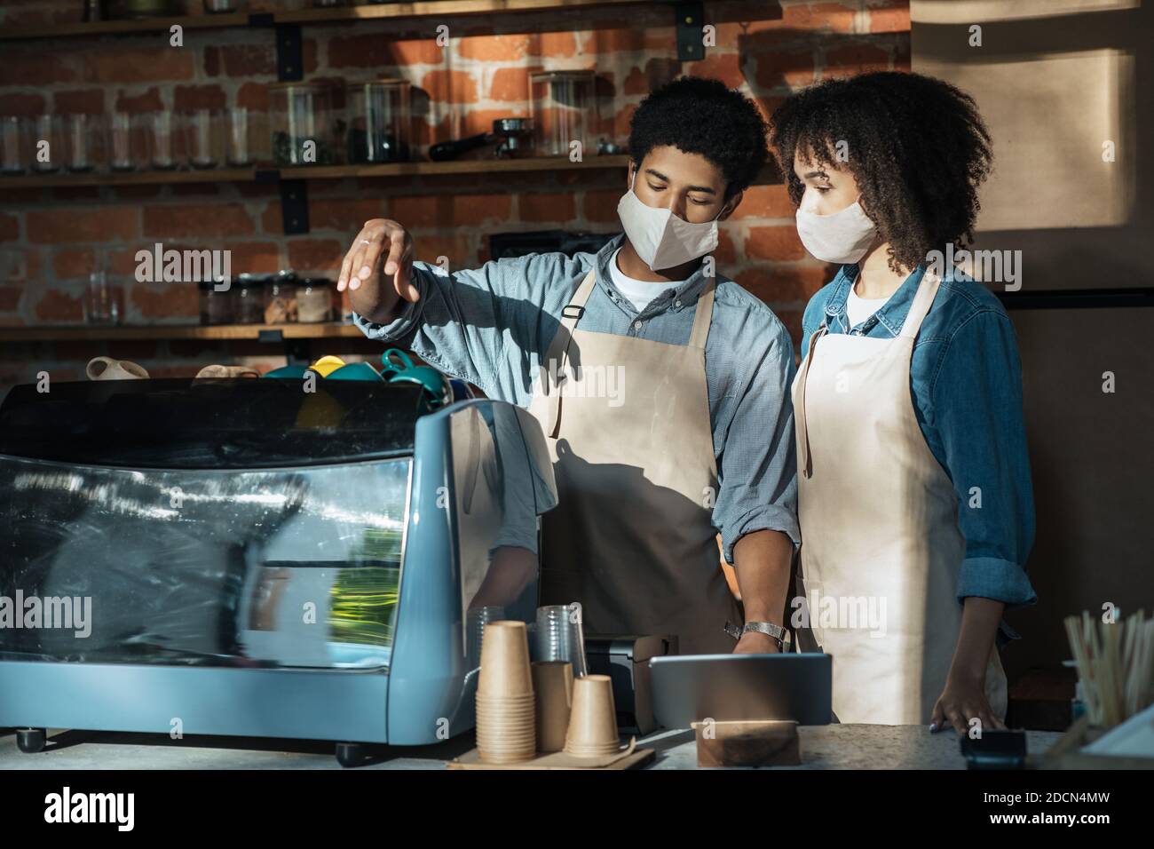 New employee training hi-res stock photography and images - Alamy