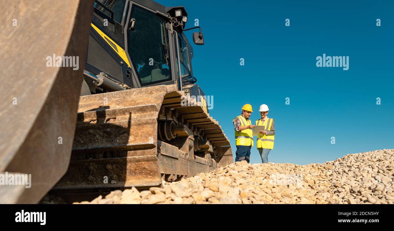 Quarry pit hi-res stock photography and images - Alamy