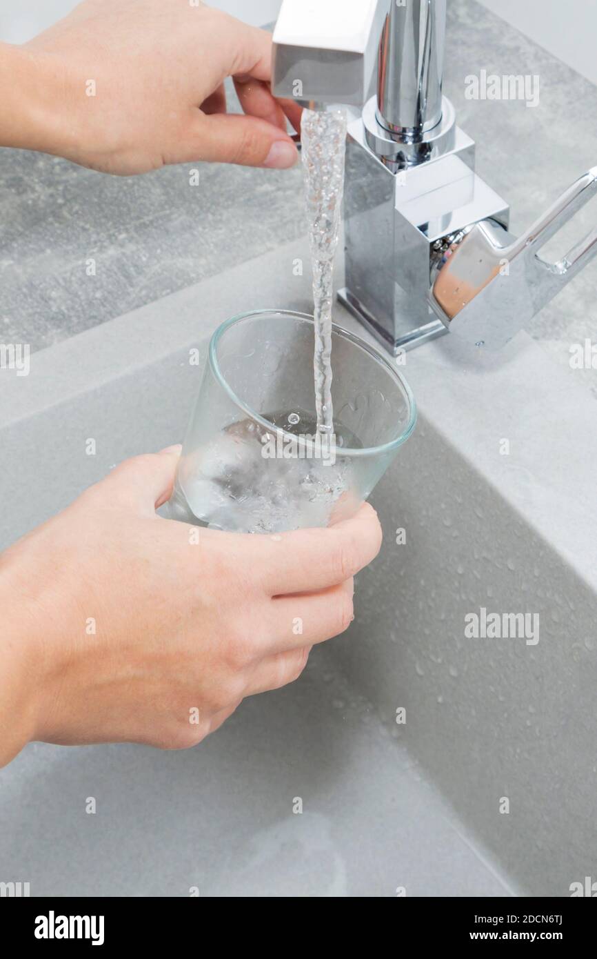 Hand holding water splash hi-res stock photography and images - Alamy