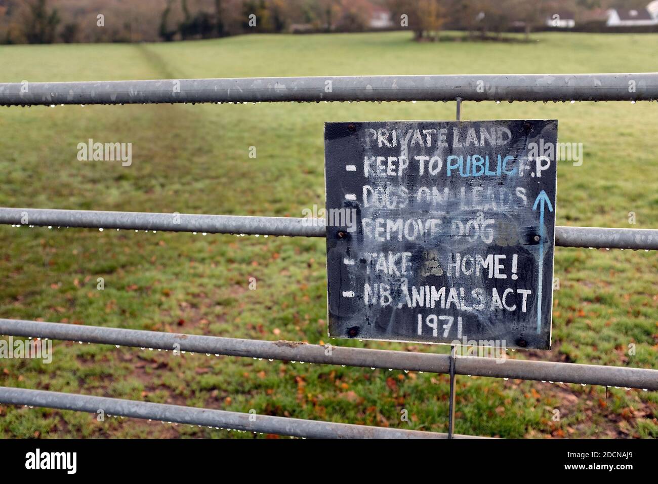 November 2020 - Private land sign on a public footpath, dogs on leads ...