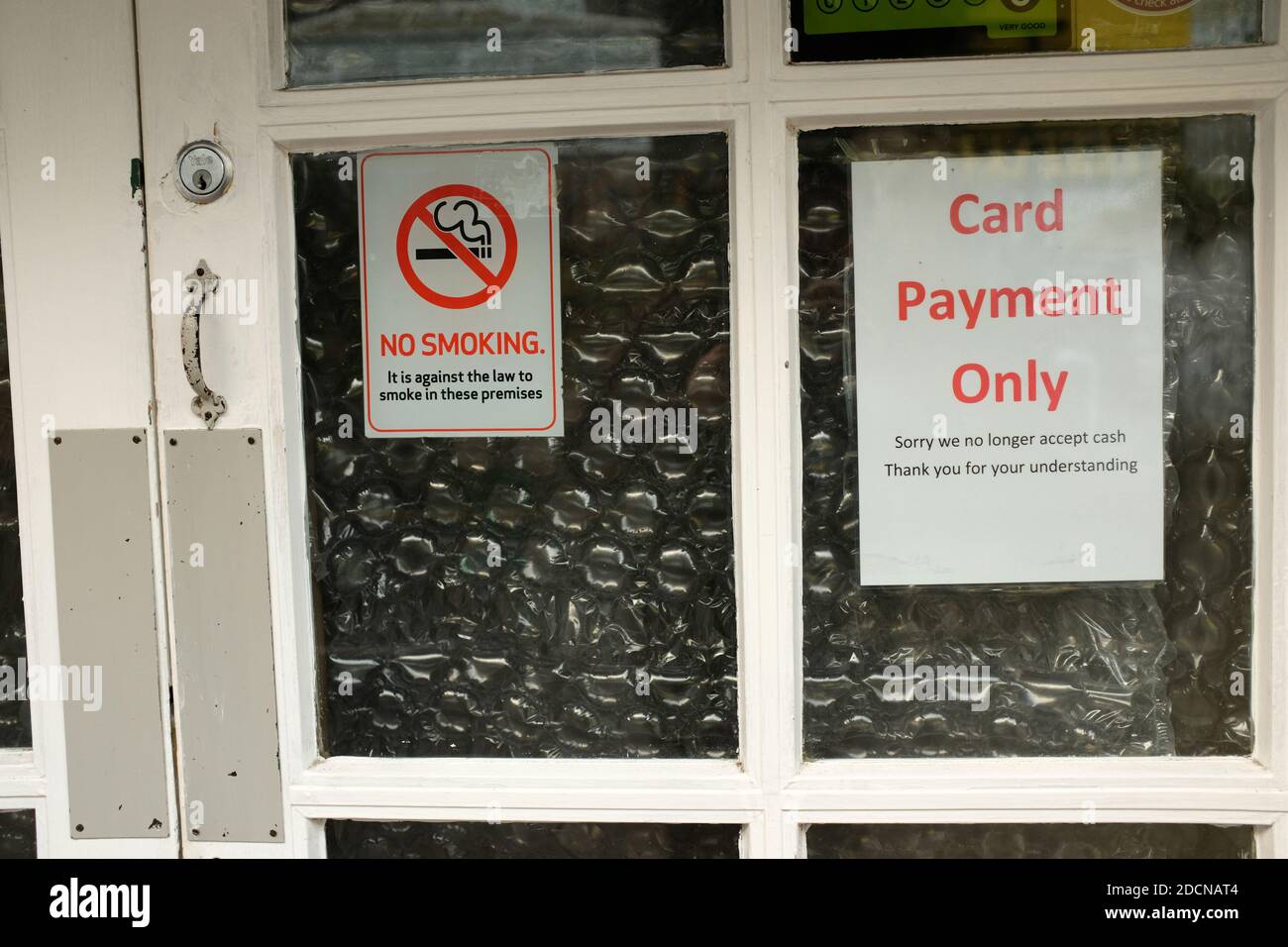 Cashless sign hi-res stock photography and images - Alamy