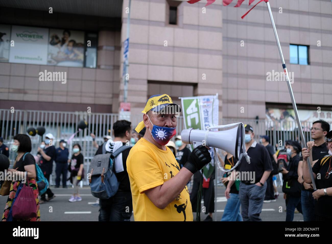 Taipei, Taiwan. 22nd Nov, 2020. A man seen wearing a protective mask ...