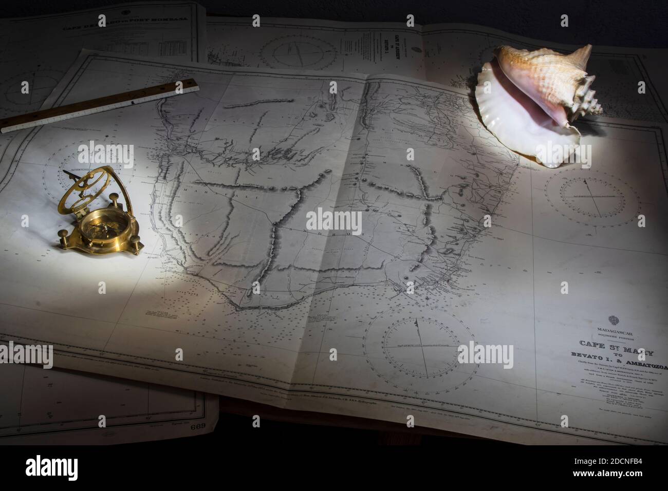 Old map and shell hi-res stock photography and images - Alamy