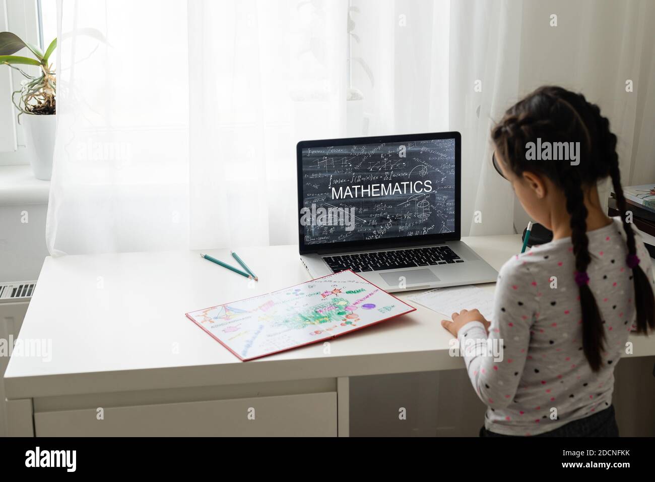 Children learns online at home. Homeschooling and distance education ...