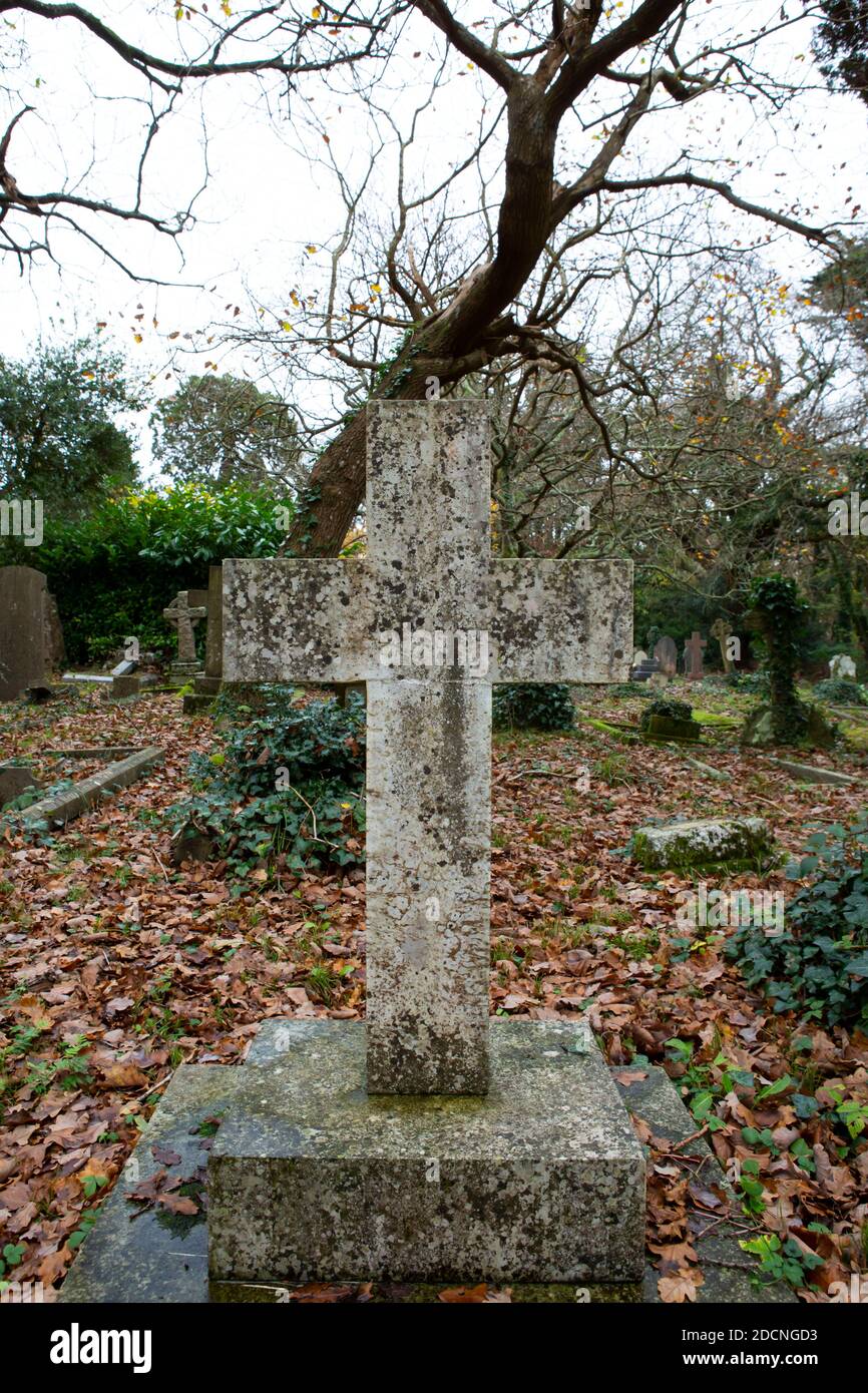 Stone Cross in a Graveyard Stock Photo - Alamy