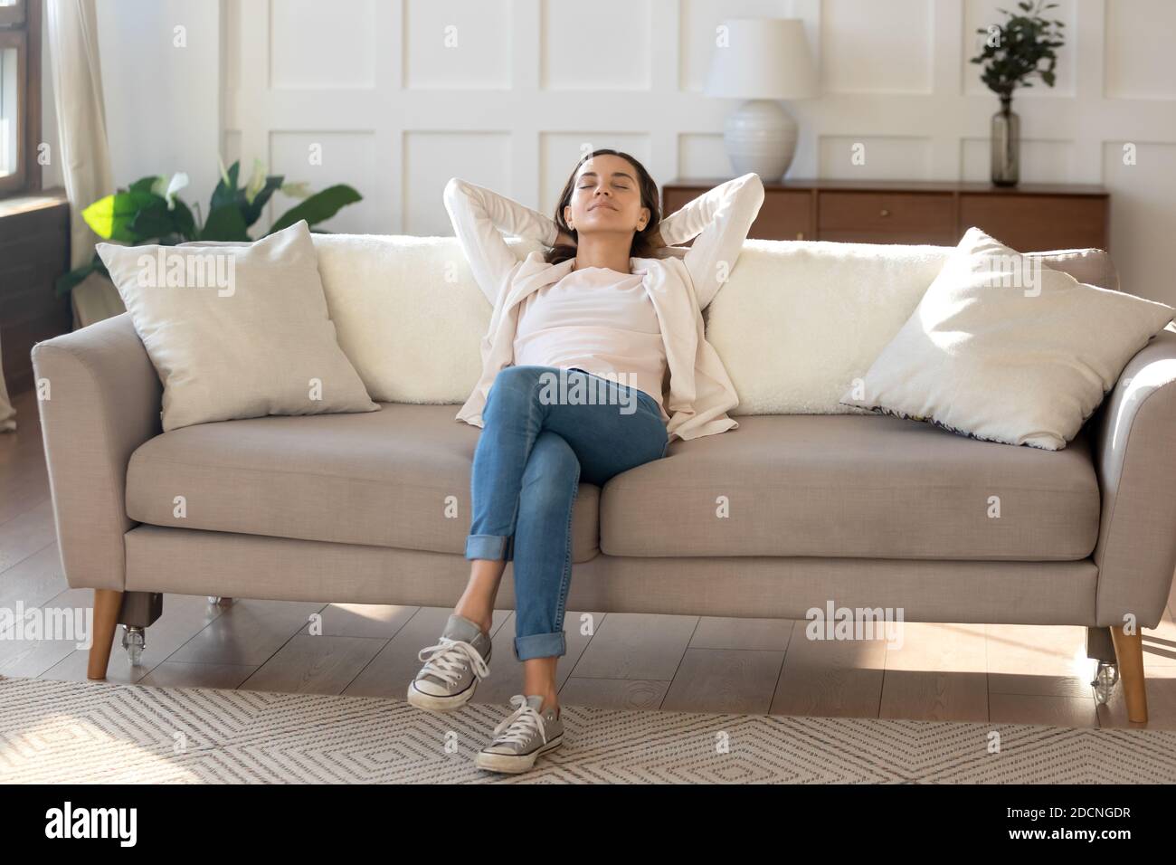 Female leaning on back hi-res stock photography and images - Alamy