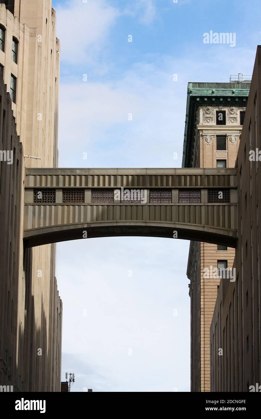 Metlife building sky bridge hi-res stock photography and images - Alamy