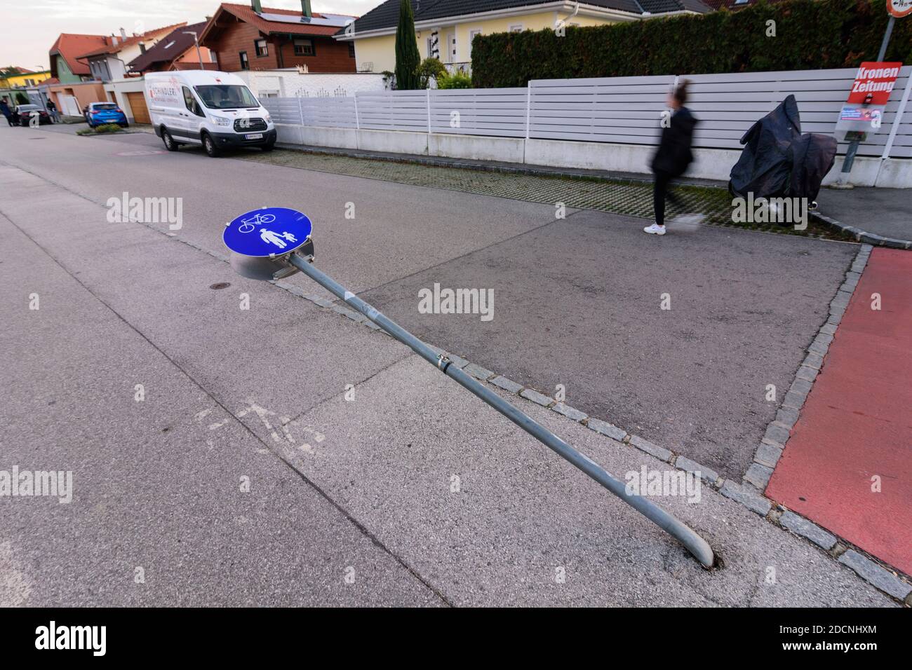 Traiskirchen: in the event of a traffic accident knocked over traffic ...
