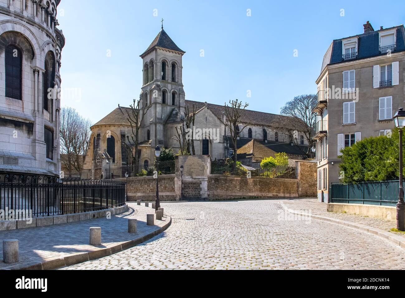 Paris, basilica Sacre-Coeur, famous monument in Montmartre, with a ...