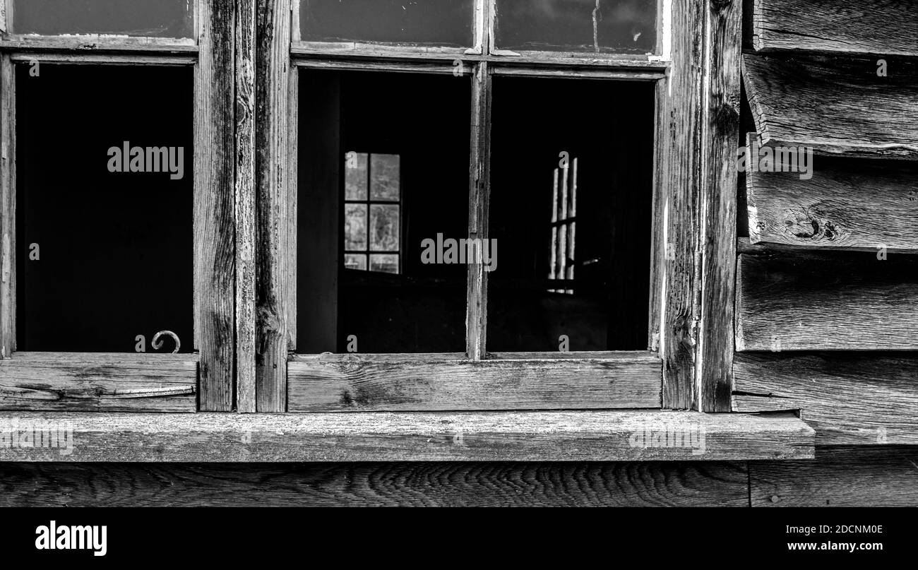 Timber cladded building in state of decay Stock Photo - Alamy
