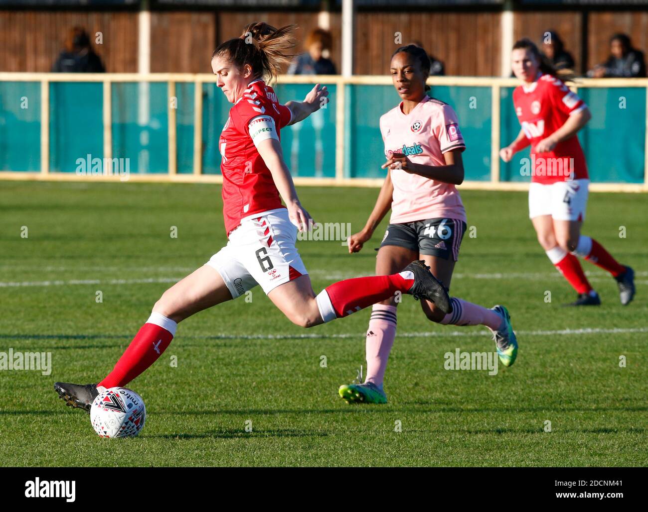 DARTFORD, ENGLAND - NOVEMBER 22: Grace Coombs of Charlton Athletic ...