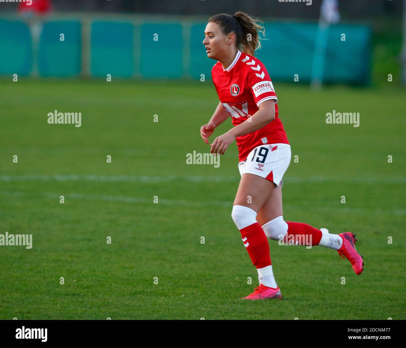 DARTFORD, ENGLAND - NOVEMBER 22: Ella Rutherford of Charlton Athletic ...