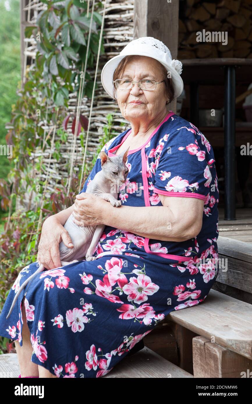 Mature lady sitting with her cat hi-res stock photography and images ...