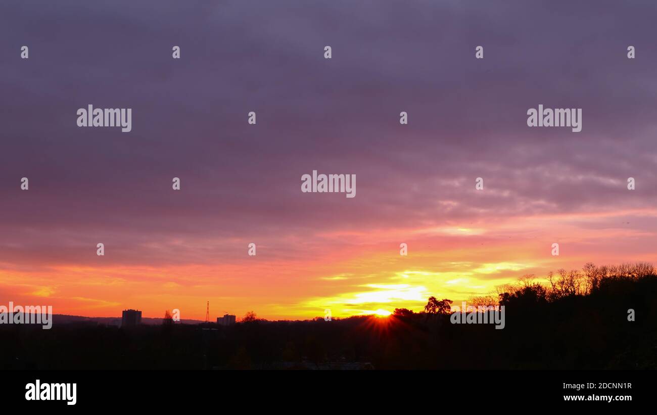 Amazing sunrise in rural scene. Dramatic sky with sunbeam and stratus ...