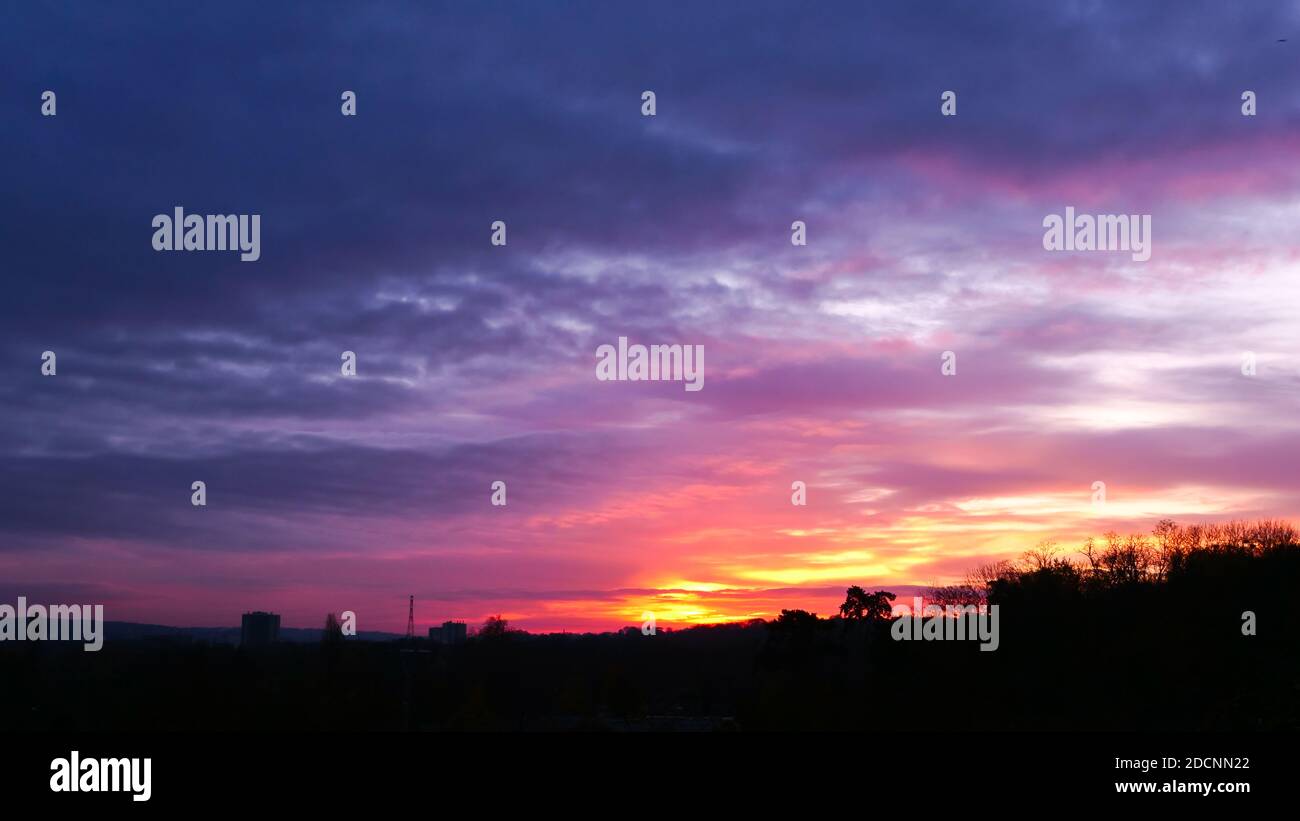 Amazing sunrise in rural scene. Dramatic sky with sunbeam and stratus ...