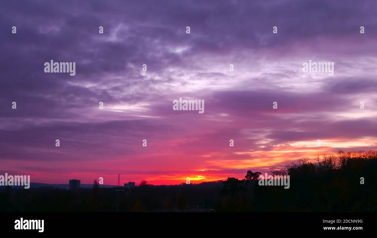 Amazing sunrise in rural scene. Dramatic sky with sunbeam and stratus ...