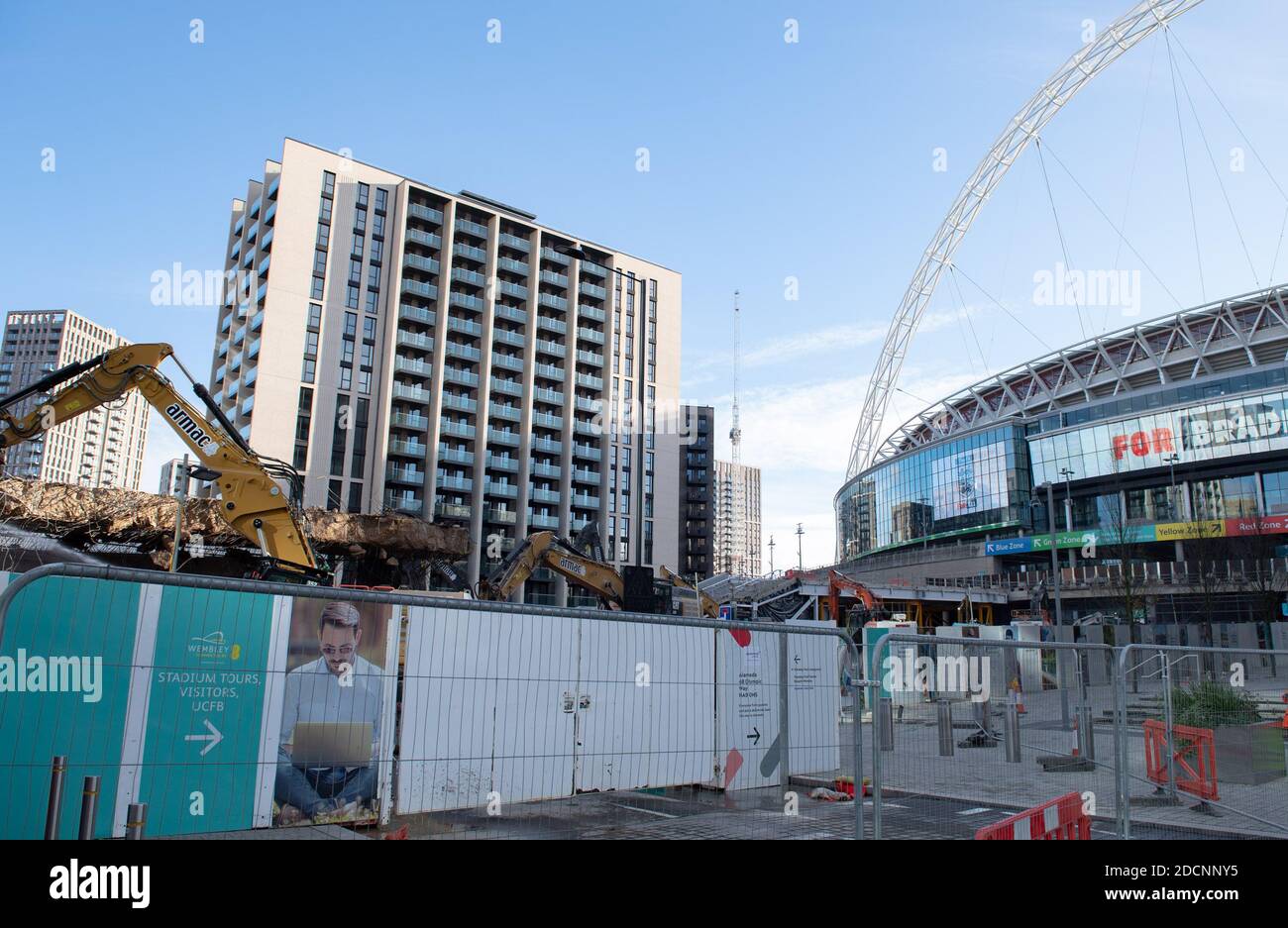 Wembley Stadium, UK. 22nd Nov, 2020. Building works are carried out at ...