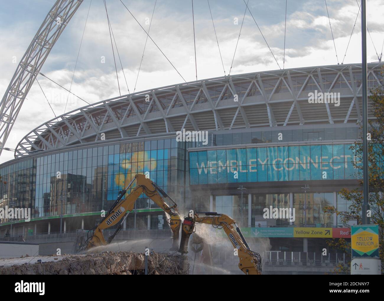 Wembley Stadium, UK. 22nd Nov, 2020. Building works are carried out at ...