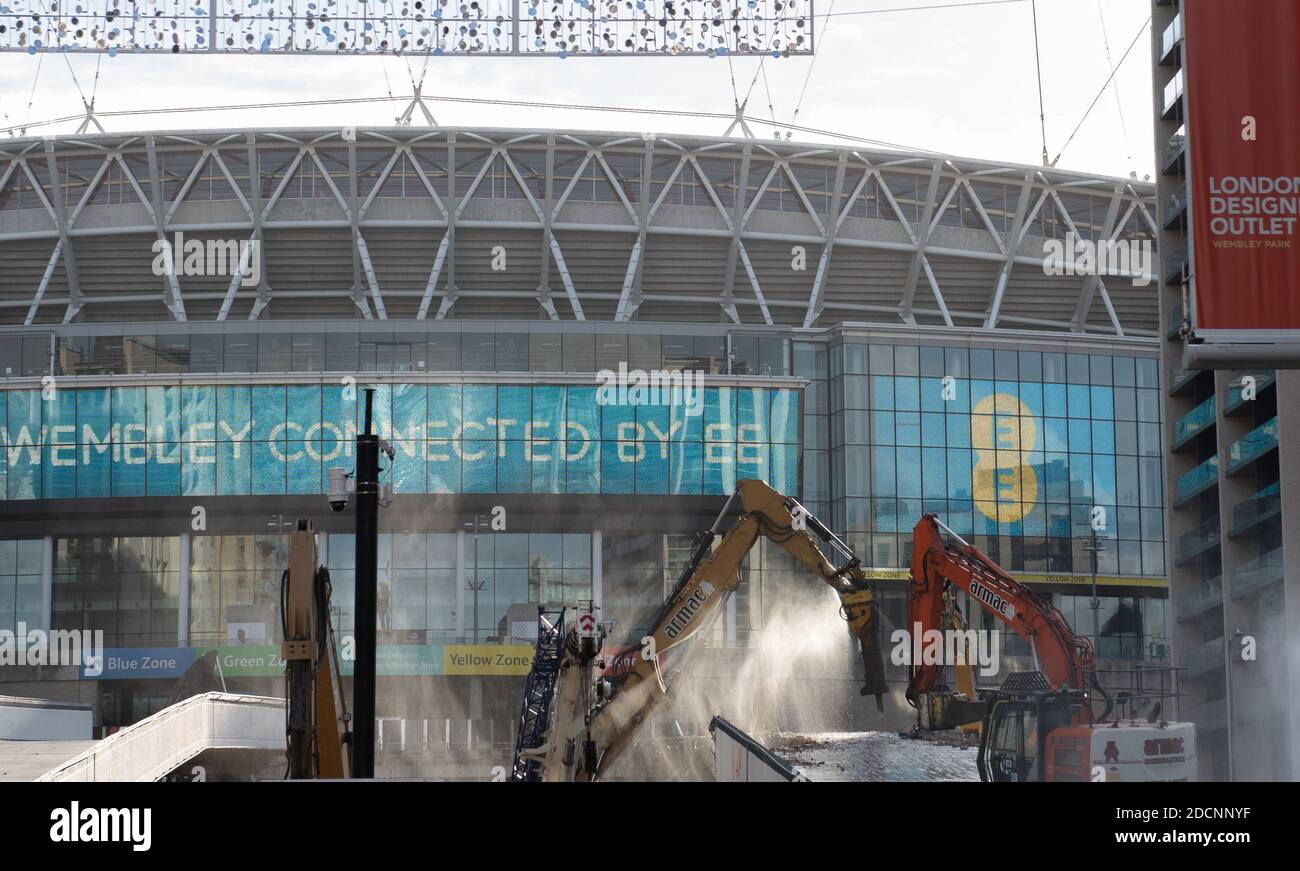 Wembley Stadium, UK. 22nd Nov, 2020. Building works are carried out at ...