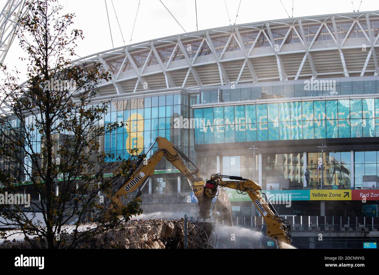 Wembley Stadium, UK. 22nd Nov, 2020. Building works are carried out at ...