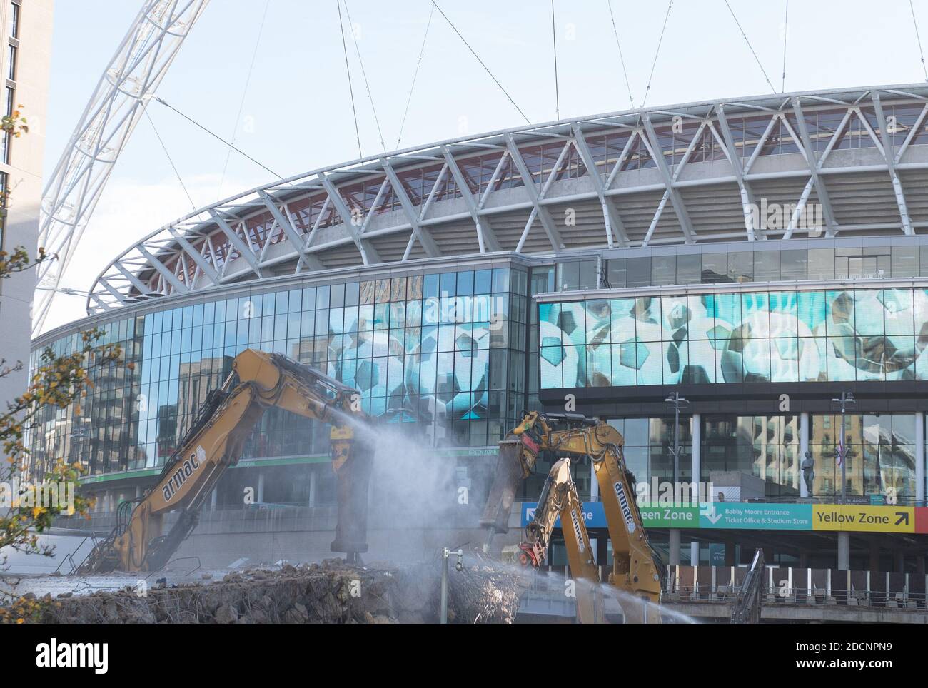 Wembley Stadium, UK. 22nd Nov, 2020. Building works are carried out at ...