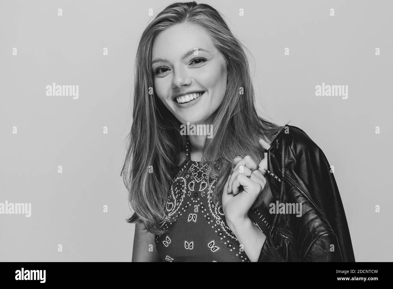 Holding over the shoulder posing hi-res stock photography and images ...