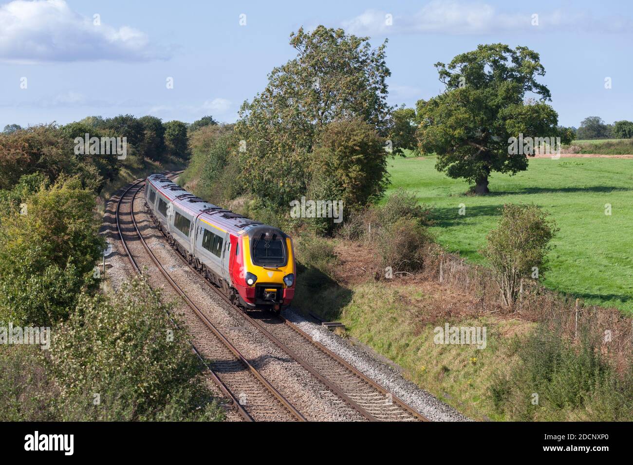 Avanti West coast Bombardier class 221 voyager train 221102 passing ...