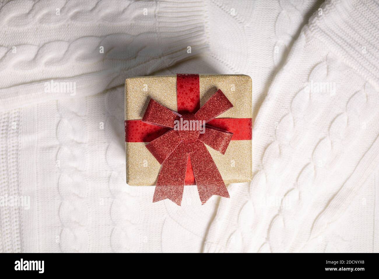 Knitted white winter sweater texture can be background Stock Photo - Alamy