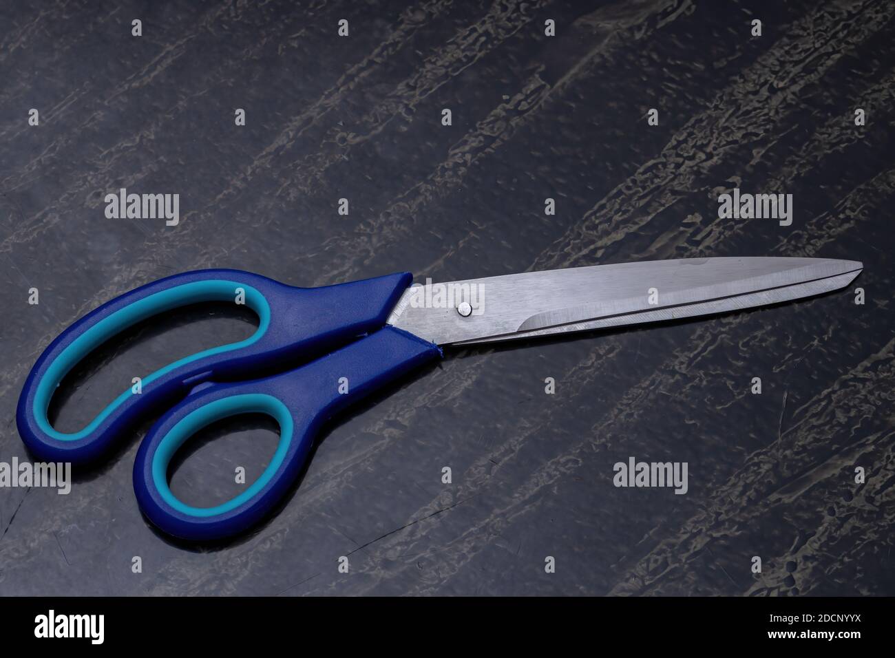 Long paper scissors hi-res stock photography and images - Alamy