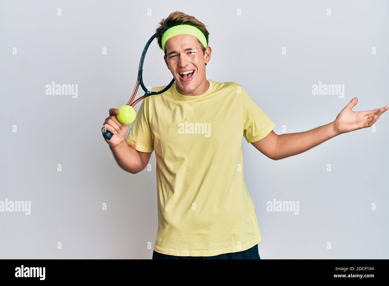 Handsome caucasian man playing tennis holding racket and ball ...