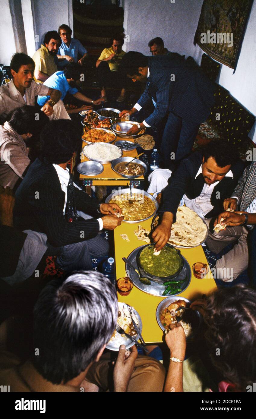 Saudi Men High Resolution Stock Photography and Images - Alamy