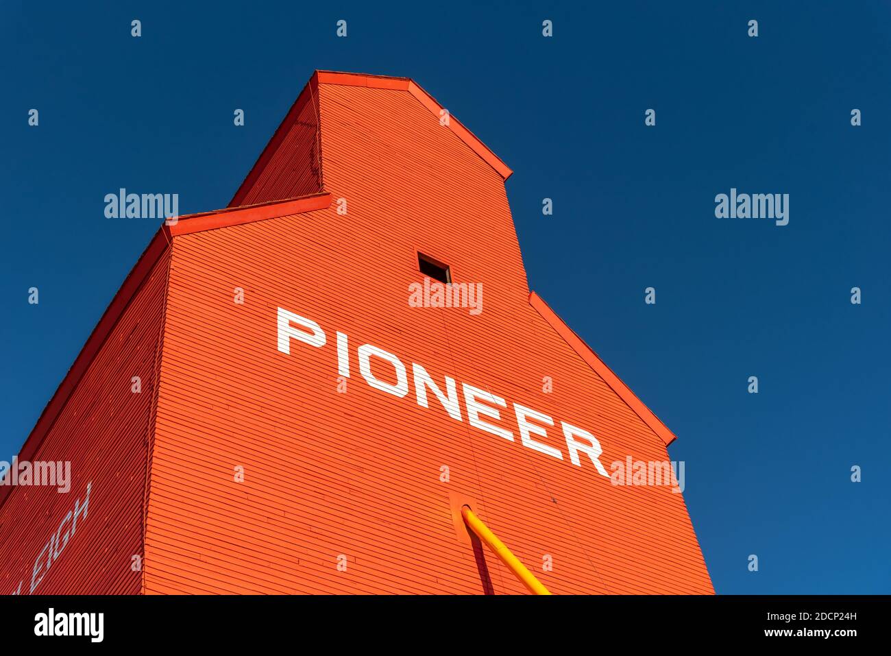 Mossleigh, Alberta - November 21, 2020: Pioneer grain elevator in ...